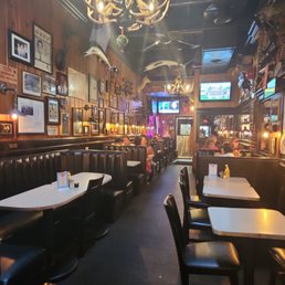 TUNE INN - Updated October 2025 - 362 Photos & 569 Reviews - 331 ...