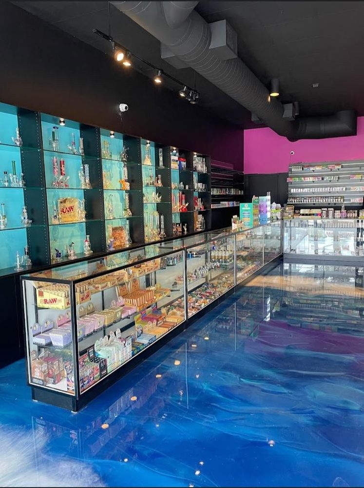 THE PLUG SMOKE AND VAPE SHOP - Updated June 2024 - 22113 Powerline Rd ...