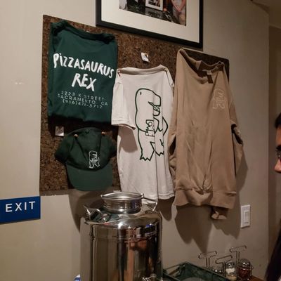 PIZZASAURUS REX - 415 Photos & 391 Reviews - 2322 K St, Sacramento ...