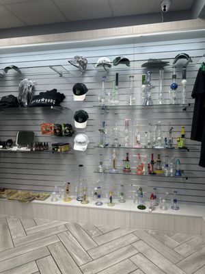 STAR BUDS - RIVERSIDE - Updated January 2026 - 28 Reviews - 2704 S ...