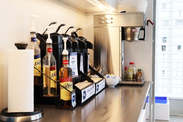 SLATER VECCHIO - Updated January 2026 - 18 Photos - 777 Dunsmuir Street ...