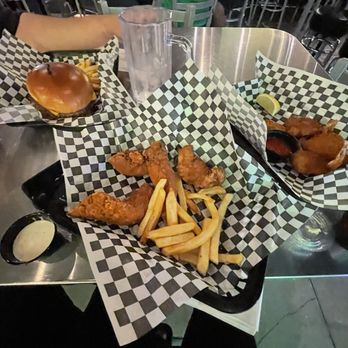 UPTOWN DOWNTOWN BAR AND GRILL - Updated October 2025 - 106 Photos & 71 ...