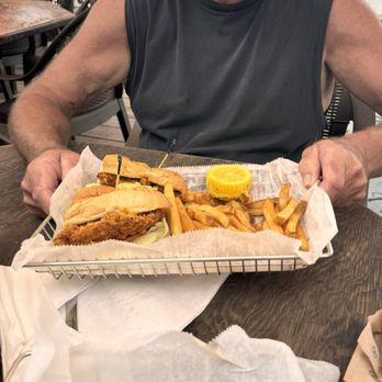 HUNGRY TARPON RESTAURANT - Updated August 2024 - 714 Photos & 590 ...