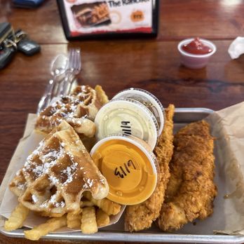 CHIX CHICKEN & WAFFLES - Updated October 2025 - 35 Central Ave NW, Le ...