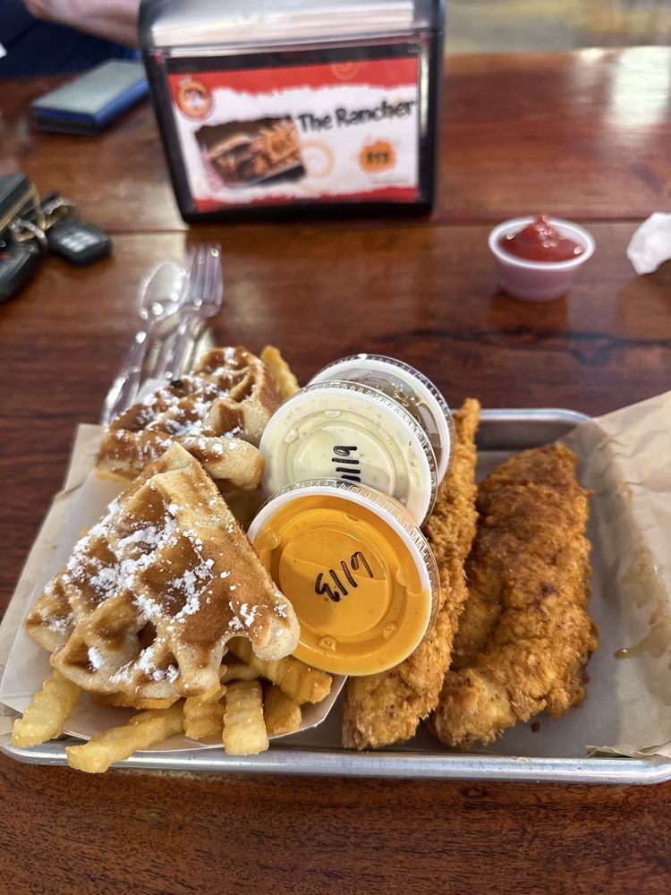 CHIX CHICKEN & WAFFLES - Updated December 2025 - 35 Central Ave NW, Le ...
