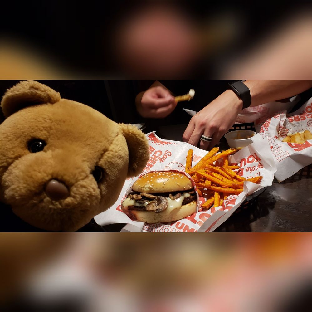 RED ROBIN GOURMET BURGERS AND BREWS - Updated July 2024 - 359 Photos ...