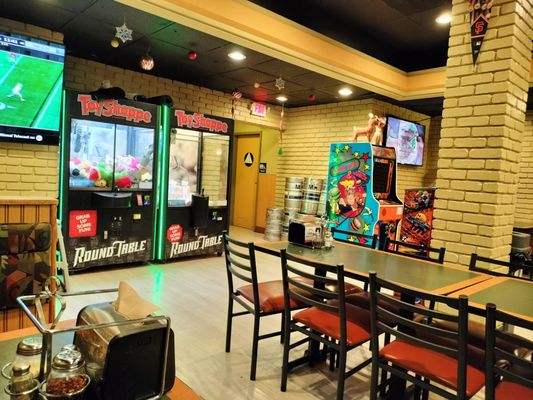 ROUND TABLE PIZZA - Updated May 2026 - 124 Photos & 187 Reviews - 6217 ...
