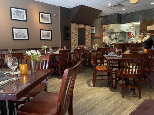 JAMES ON MAIN - Updated July 2025 - 581 Photos & 343 Reviews - 105 Main ...