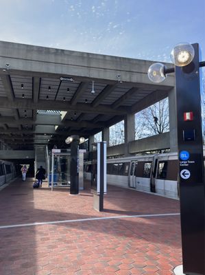 FRANCONIA-SPRINGFIELD METRO STATION - Updated August 2024 - 48 Photos ...