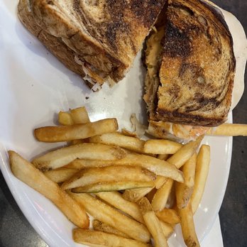 DRAFT HOUSE BAR & RESTAURANT - Updated January 2026 - 57 Photos & 127 ...