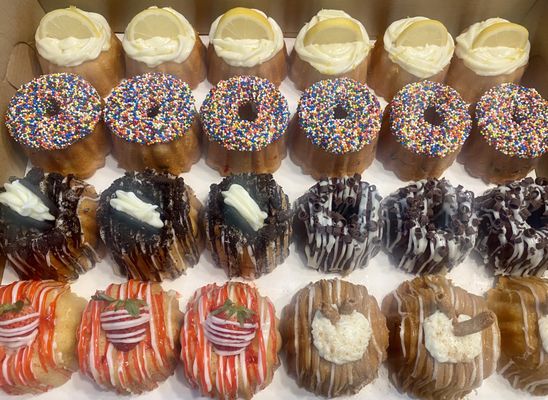 MANY MINI CAKES - 1850 Emerson St, Jacksonville, Florida - Custom Cakes ...