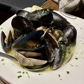 TAYLOR SHELLFISH OYSTER BAR - Updated January 2025 - 1918 Photos & 1045 ...