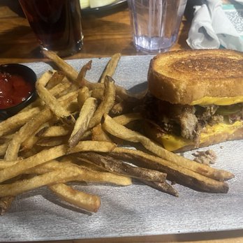 THE TIPSY OAK - Updated March 2025 - 923 Photos & 919 Reviews - 301 E ...