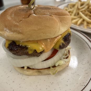 GOLD BURGER DINER - Updated November 2024 - 67 Photos & 71 Reviews ...