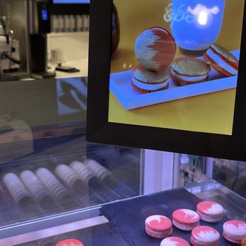 MACADONS - Updated June 2025 - 802 Photos & 416 Reviews - 826 S 3rd St ...