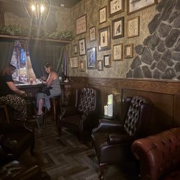 TWO BRIDGES PUB & EATERY - Updated May 2025 - 36 Photos & 22 Reviews ...