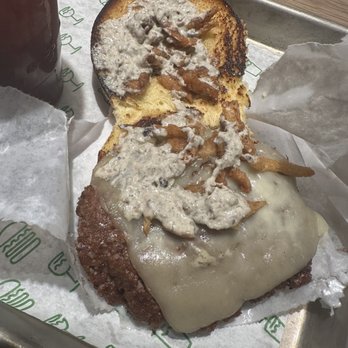 SHAKE SHACK SPRINGFIELD - Updated December 2025 - 15 Photos & 32 ...