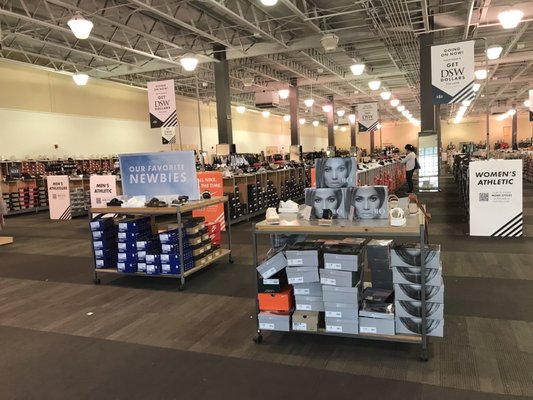 DSW DESIGNER SHOE WAREHOUSE - Updated April 2025 - 33 Photos & 22 ...