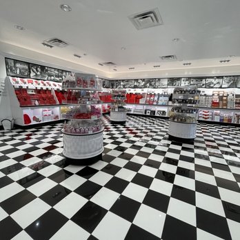 SEE’S CANDIES - Updated October 2025 - 19 Photos - 2765 N Calloway Dr ...
