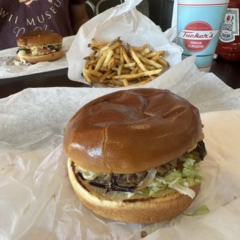 TUCKER’S ONION BURGERS - Updated October 2024 - 424 Photos & 388 ...