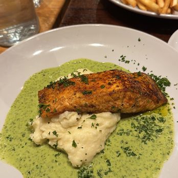 LUCA BISTRO - Updated March 2025 - 140 Photos & 104 Reviews - 934 Hatch ...