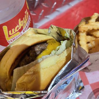 LUCKY’S FAMOUS BURGERS - 231 Photos & 431 Reviews - Yelp