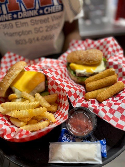 MVP’S SPORT BAR & LOUNGE - Updated July 2024 - 1369 Elm St W, Hampton ...