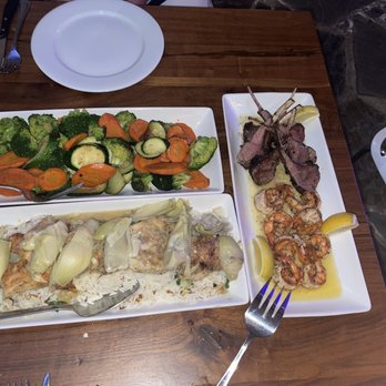 GREEK ISLES GRILLE & TAVERNA - Updated September 2024 - 140 Photos ...