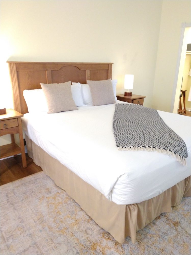 ELM HOUSE INN - 32 Photos & 10 Reviews - Hotels - 800 California Blvd ...