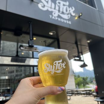 SLY FOX TAPHOUSE AT THE POINT - Updated April 2025 - 107 Photos & 68 ...