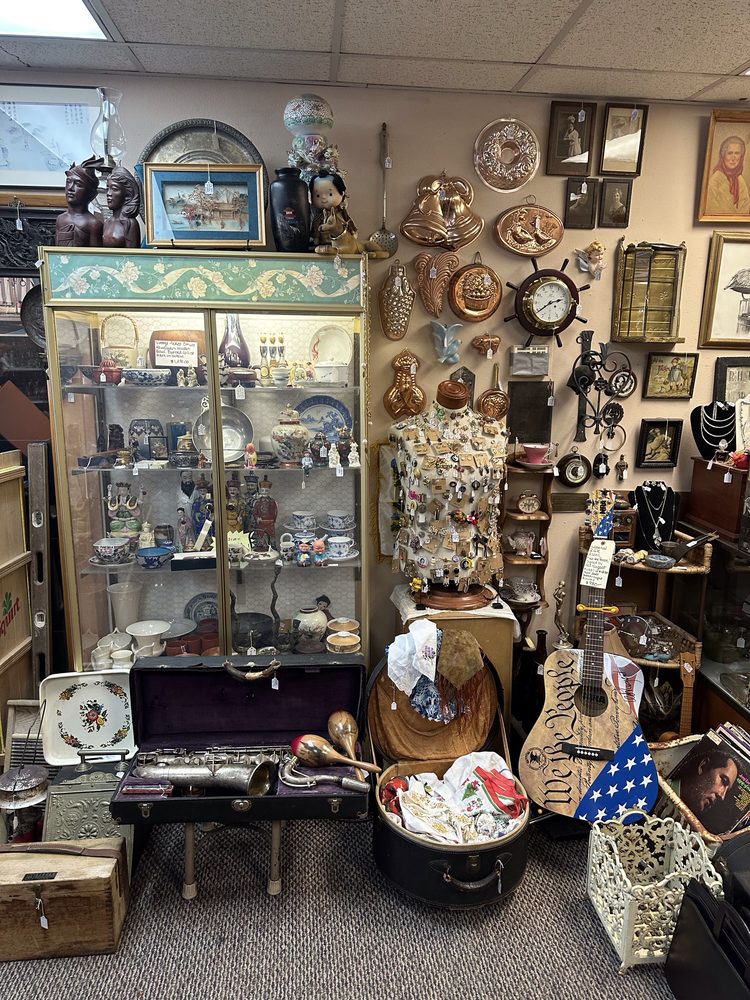 OLD DUST & RUST ANTIQUES & COLLECTIBLES - Updated May 2026 - 175 2nd St ...