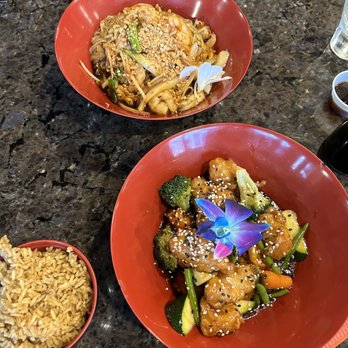 SHANGHAI ON ELM - 90 Photos & 94 Reviews - 700 Elm St, Cincinnati, Ohio ...