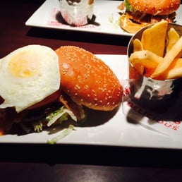 RED ROBIN GOURMET BURGERS AND BREWS - Updated January 2026 - 208 Photos ...