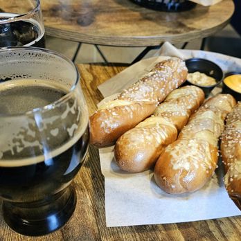 TAPLANDIA TAPHOUSE - Updated January 2026 - 71 Photos & 33 Verified ...