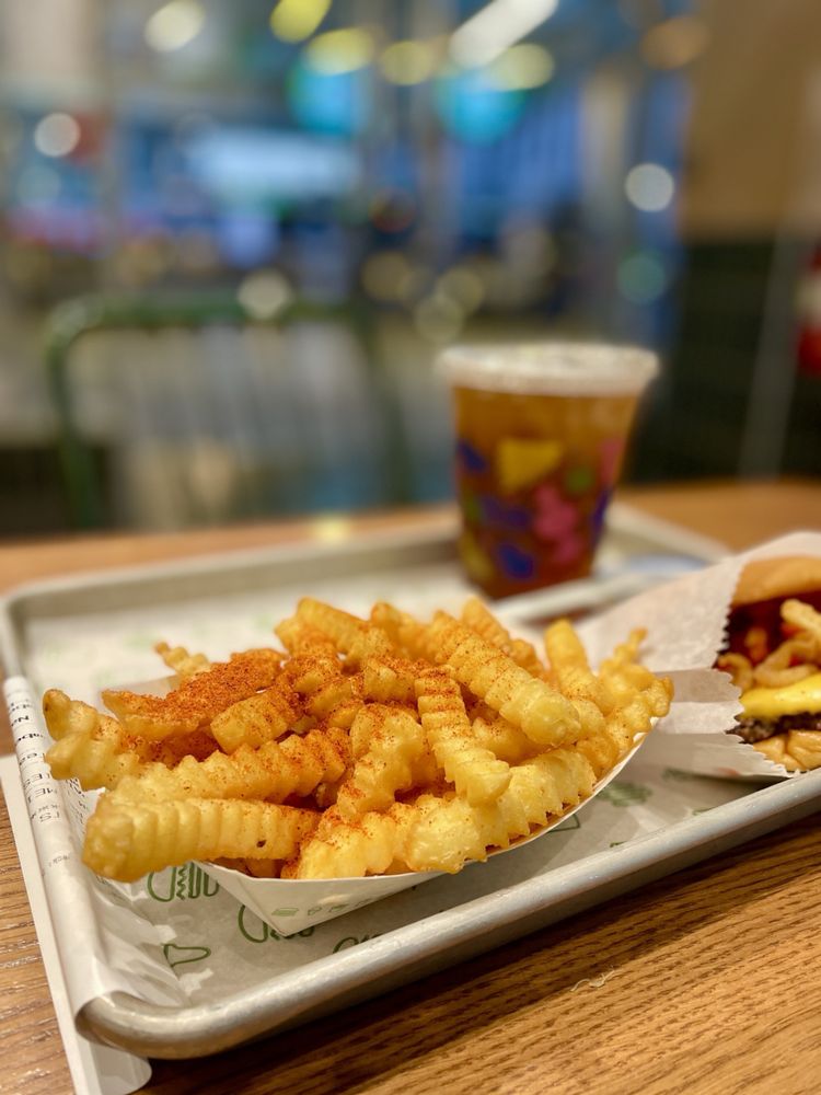 SHAKE SHACK - Updated December 2025 - 64 Photos & 42 Reviews - 400 W ...