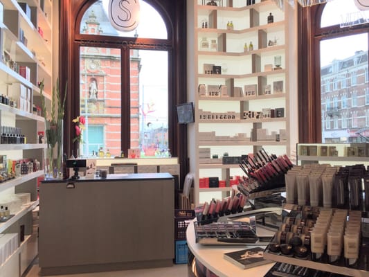 SKINS COSMETICS - Conservatorium Hotel, Amsterdam, Noord-Holland, The ...