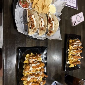 THE SOCIAL GOAT TAVERN - Updated March 2025 - 146 Photos & 153 Reviews ...