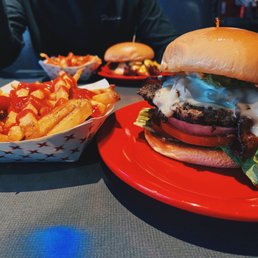 THE GARAGE BURGERS AND BEER - Updated June 2025 - 215 Photos & 217 ...