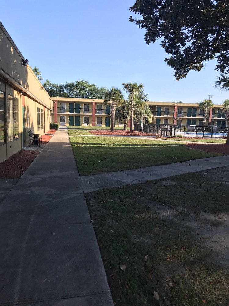 CLARION INN COLUMBIA AIRPORT - 99 Photos & 18 Reviews - 500 Chris Drive ...