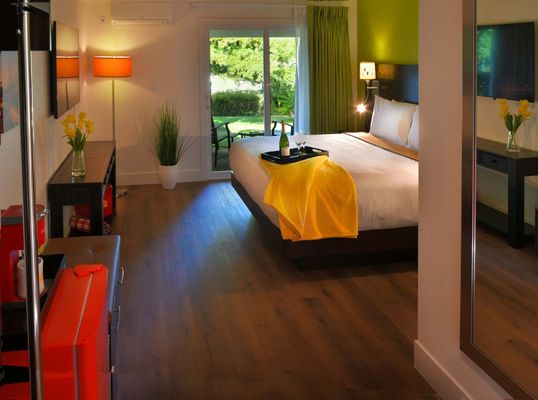 FOOTHILLS MOTEL - Updated July 2025 - 69 Photos & 86 Reviews - 13431 ...