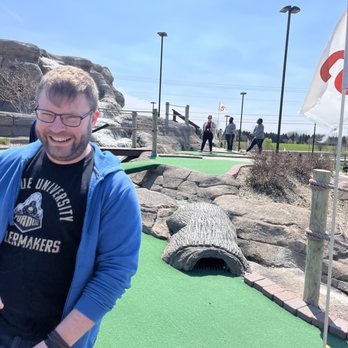 BIRDIES MINIATURE GOLF - Updated May 2024 - 98 Photos & 90 Reviews ...