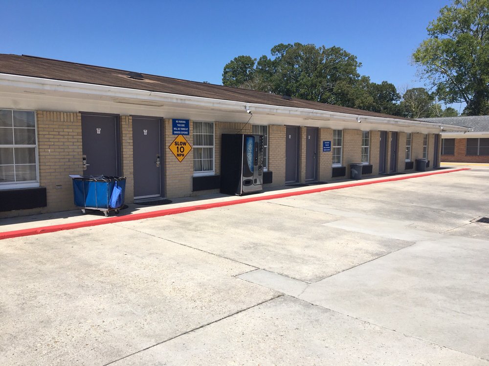SHADES MOTEL - Updated July 2025 - 20 Photos - 8282 Airline Hwy, Baton ...