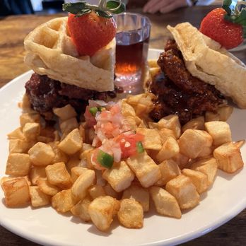 BIG MACHINE DISTILLERY & TAVERN - Updated June 2024 - 176 Photos & 115 ...