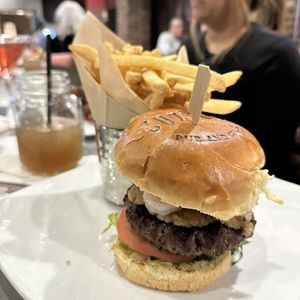 MACHS GUTE PUB AND GRILLE - Updated August 2024 - 64 Photos & 90 ...