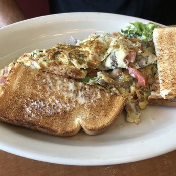 CAPITOL DINER - Updated December 2025 - 236 Photos & 408 Reviews - 800 ...