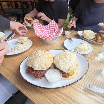 SOUTHERN KIN COOKHOUSE - 1551 Photos & 1318 Reviews - 500 Assembly Row ...