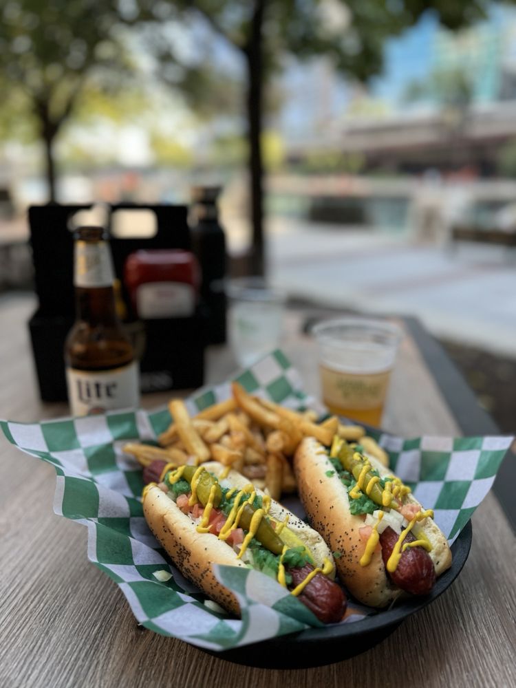 LIZZIE MCNEILL’S IRISH PUB - Updated January 2026 - 196 Photos & 339 ...