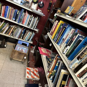 MAUMEE ANTIQUE MALL - Updated December 2025 - 90 Photos & 59 Reviews ...