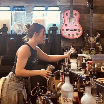 Same Day Service at Crawdads on the Lake - Updated April 2025 - 332 ...