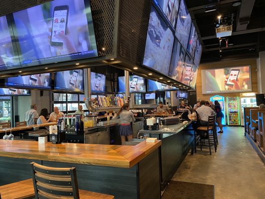 WALK-ON’S SPORTS BISTREAUX - TAMPA MIDTOWN - Updated July 2024 - 319 ...